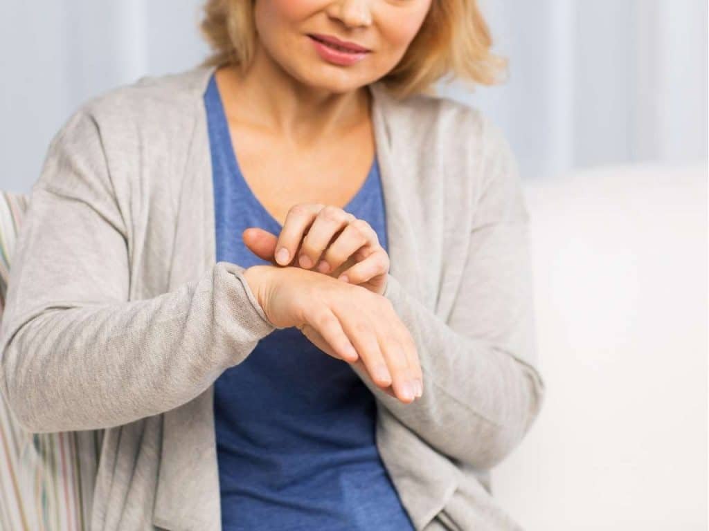 Right & Left Finger and Hand Twitching Superstition Meanings - What ...